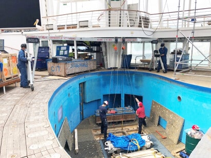 Maintaining Underwater Stage Lifts with Handling Specialty