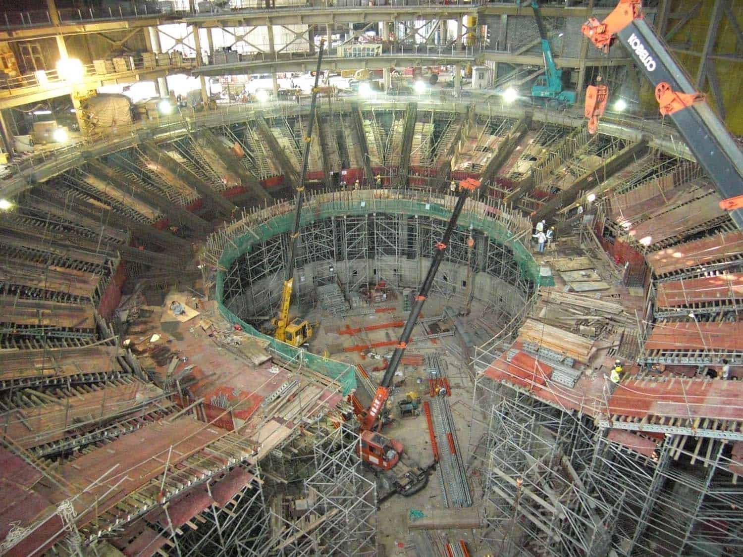 Vomitory Stage Lifts - Handling