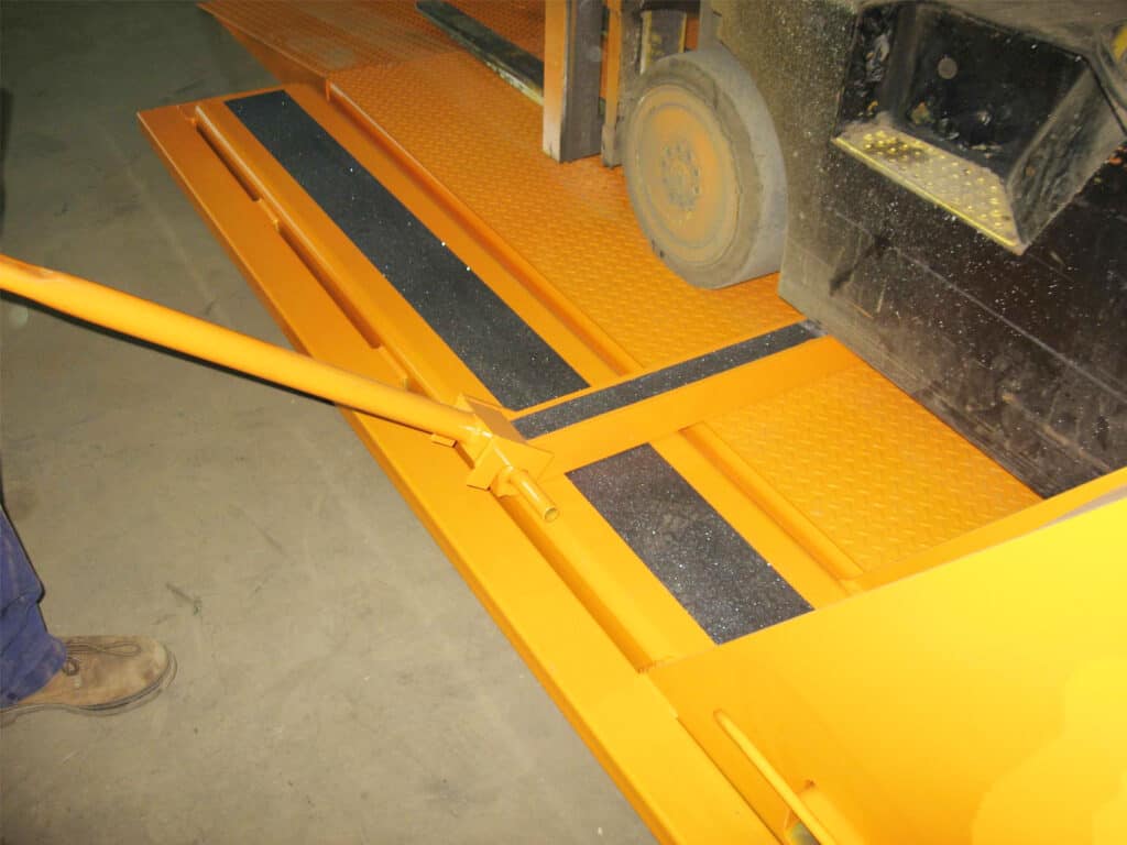 Fork Truck Service Lift: Features, Benefits, and Maintenance