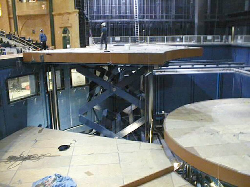 Underwater Stage Lifts for Cirque's O Show - Handling Specialty