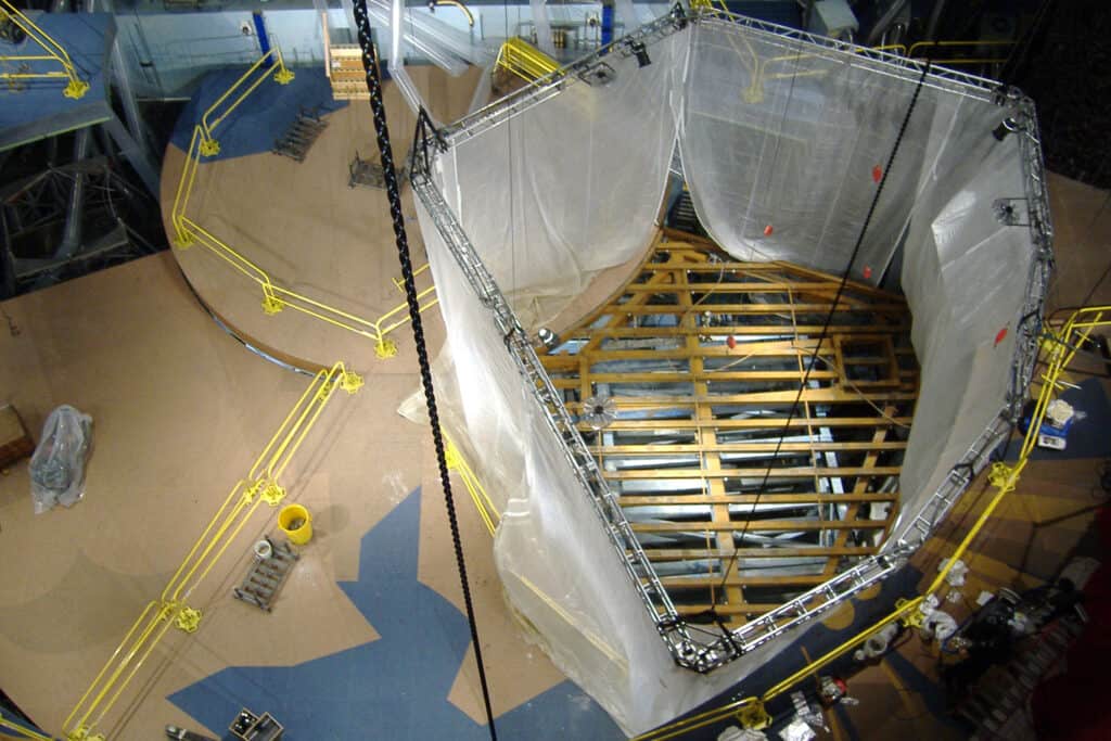 Underwater Stage Lifts for Cirque's O Show - Handling Specialty