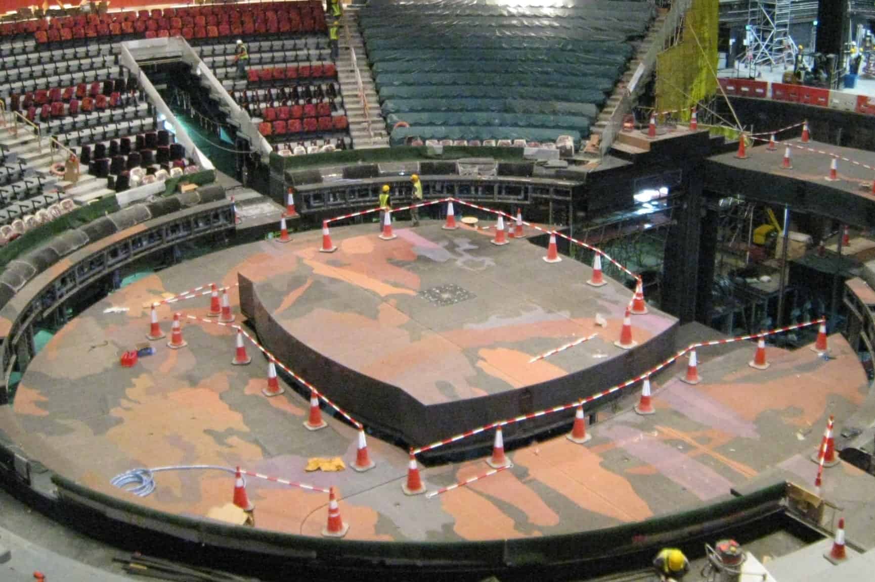 Bringing the Ocean to the Stage: Innovative Underwater Lifts in Modern ...